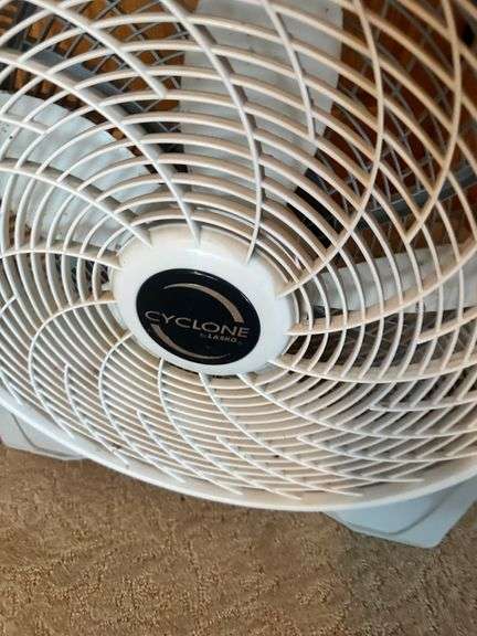 Cyclone box fan - Auction Ohio