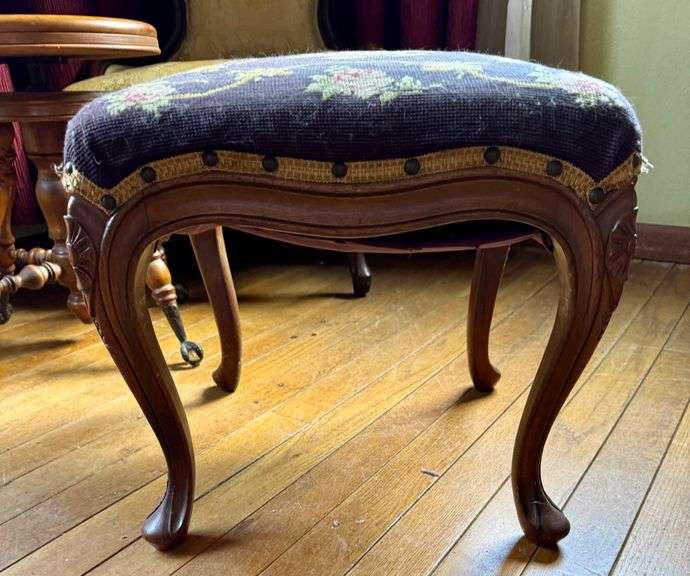 Beautiful Antique Victorian Needlepoint Foot Stool - Auction Ohio