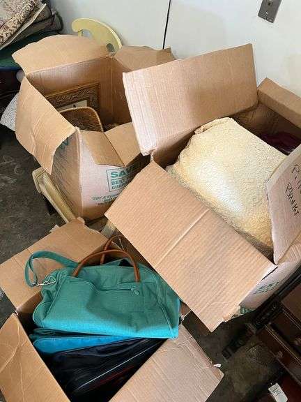 Several open boxes - Auction Ohio