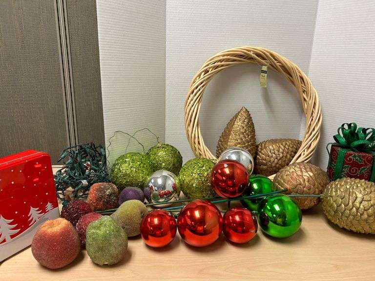 Seasonal Holiday Decor - Auction Ohio