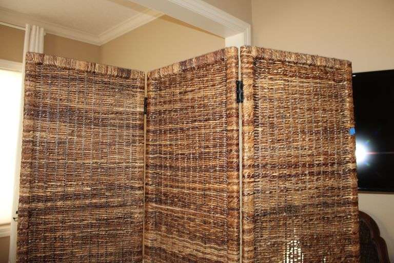 Wicker Room Divider - Auction Ohio