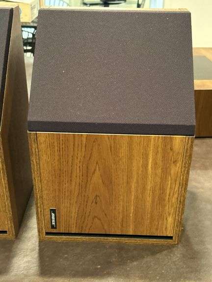 Bose 2.2 Series Right & Left Speakers - Auction Ohio