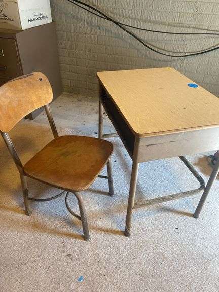 Vintage Irwin elementary school desk with chair - Auction Ohio
