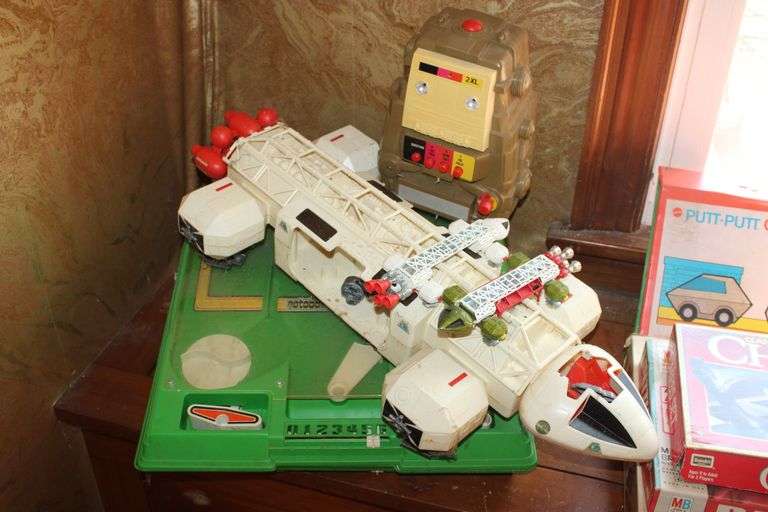 Moon Base Toy & More - Auction Ohio
