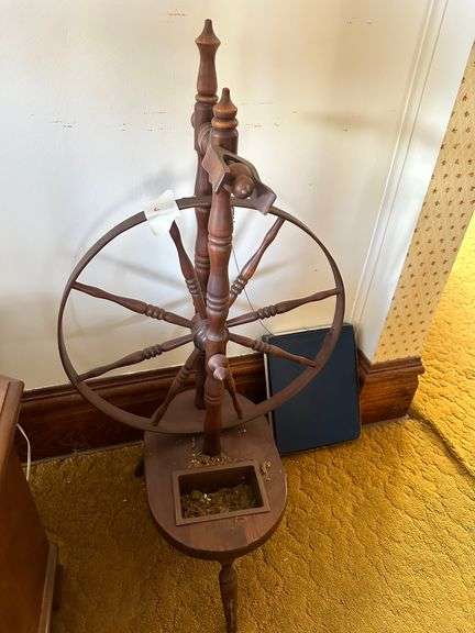 Antique spinning wheel replica - Auction Ohio