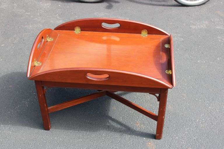 Butler's Cocktail Table - Auction Ohio