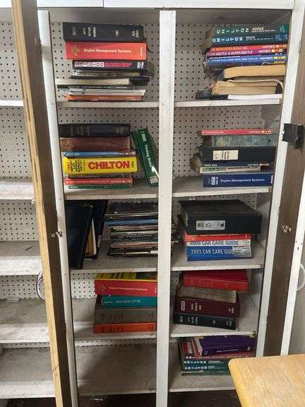 Assorted Car Repair Books - Auction Ohio