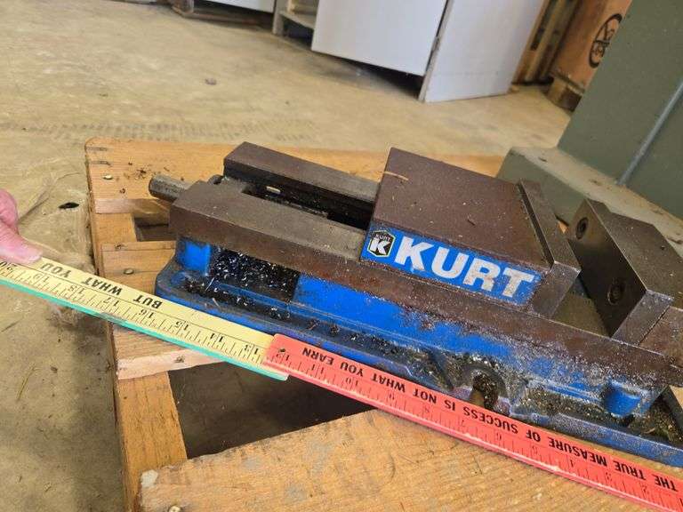 Kurt six inch machine vice - Auction Ohio
