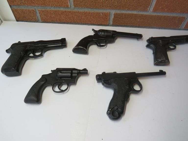 Metal Replica Pistols - Auction Ohio