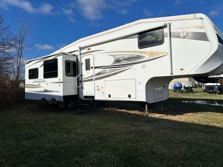 2011 Crossroads Cruiser CF325CK 5th Wheel (Thornville) - Auction Ohio