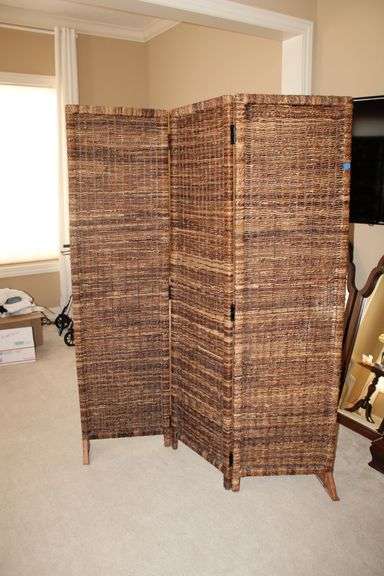 Wicker Room Divider - Auction Ohio