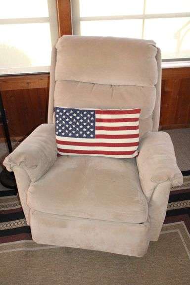 Two Recliners & Floor Lamp - Auction Ohio