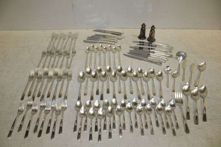 Holmes & Edwards Flatware - Auction Ohio
