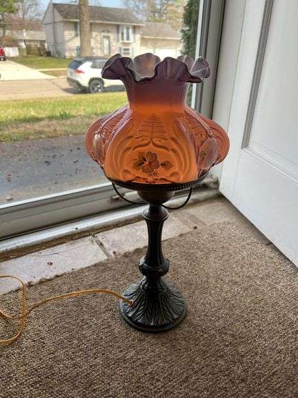 Hand-painted Fenton lamp - Auction Ohio