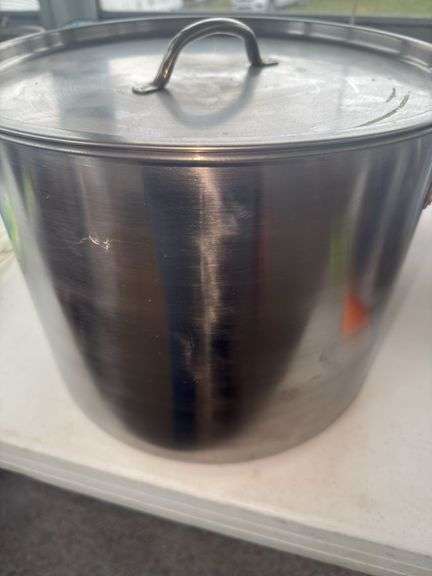 Large Metal Stock Pots. - Auction Ohio