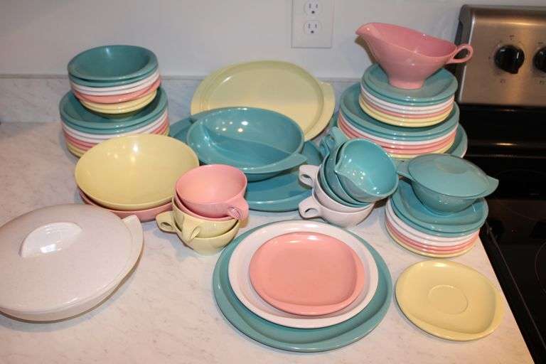 Vintage Dish Set - Auction Ohio