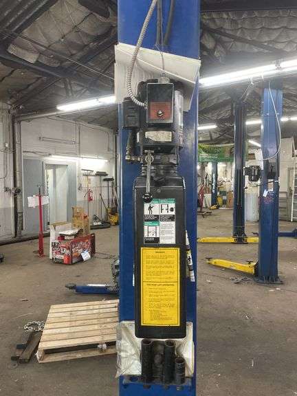 Forward Model DP97 2-Post Automotive Lift - Auction Ohio