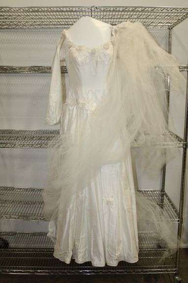 Vintage Wedding Dress - Auction Ohio