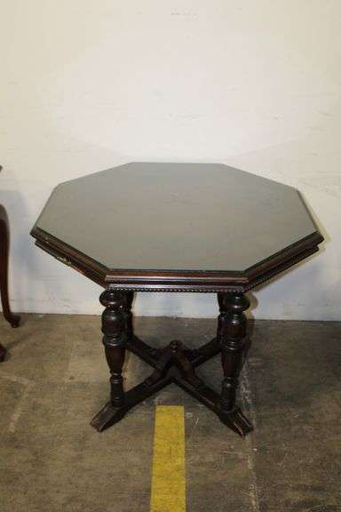 Octagonal Accent Table - Auction Ohio