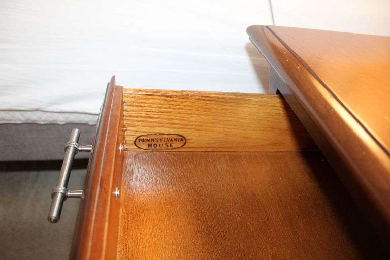 Pennsylvania House Cherry Bedside TAble - Auction Ohio