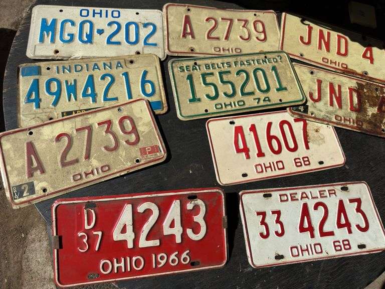 Vintage license plates including dealer plate - Auction Ohio