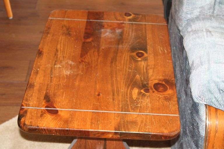 Knotty Pine Side Table - Auction Ohio