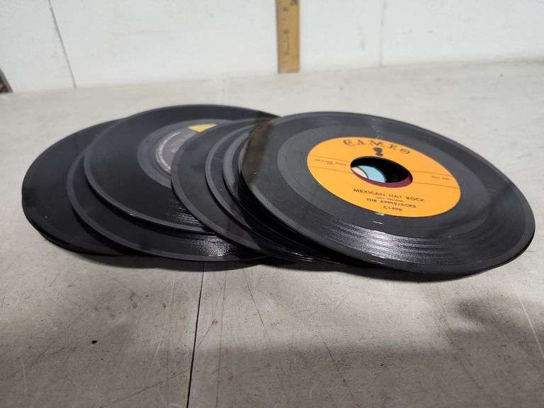 20 Assorted 45 Records See Photos - Auction Ohio