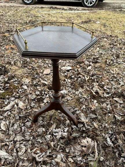Ethan Allen table - Auction Ohio