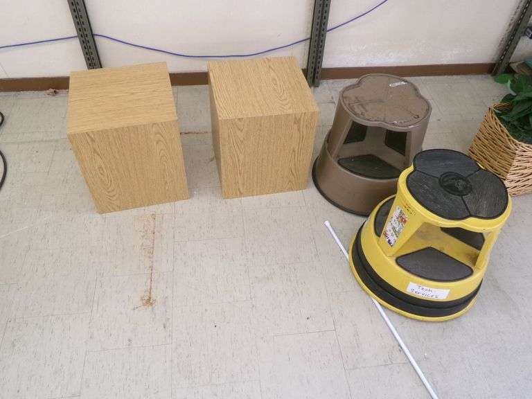 Roller Stool - Auction Ohio