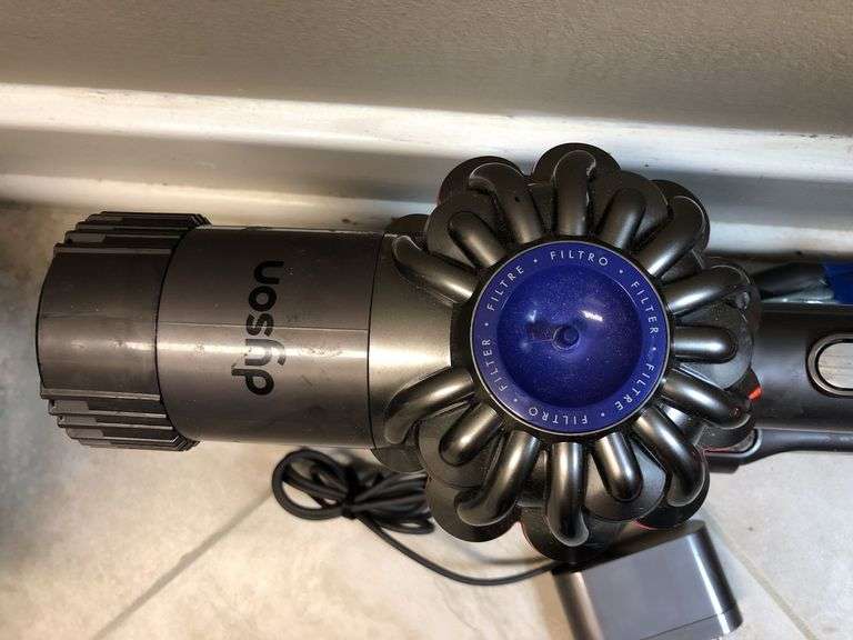 Dyson Handheld Cordless Vacuum - Auction Ohio