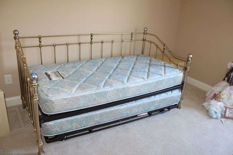 Daybed - Auction Ohio