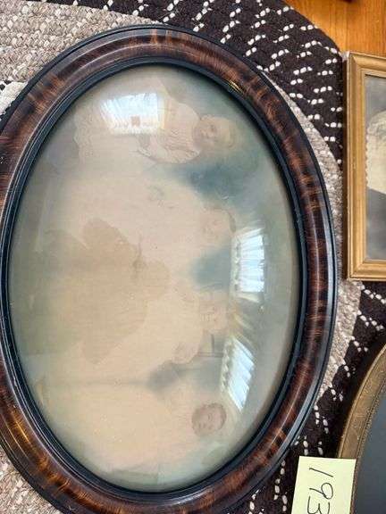 Vintage Oval Frames - Auction Ohio