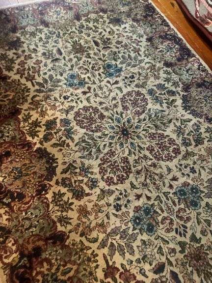 Traditional Persian-style rug - Auction Ohio