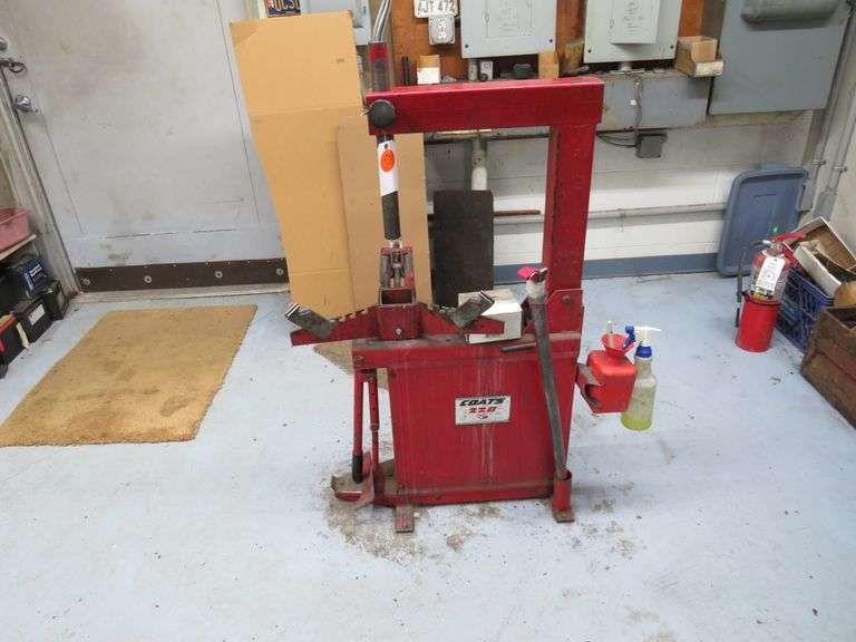 Tire changing station - Auction Ohio
