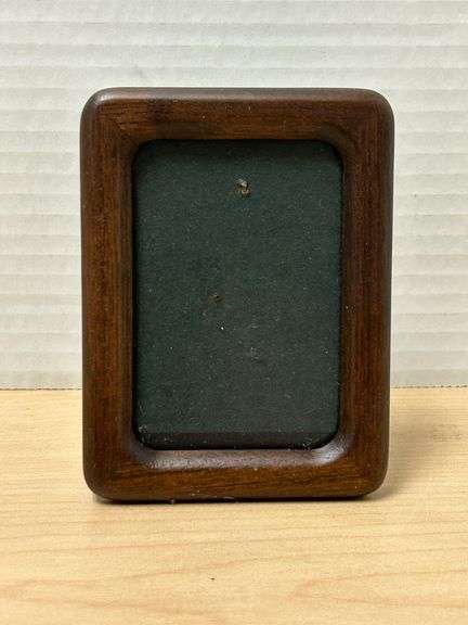 Small Picture Frame - Auction Ohio