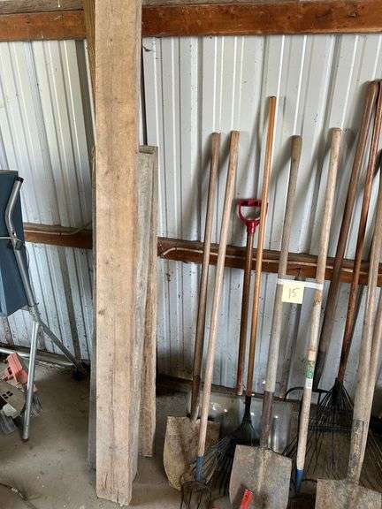 Long handle tools - Auction Ohio