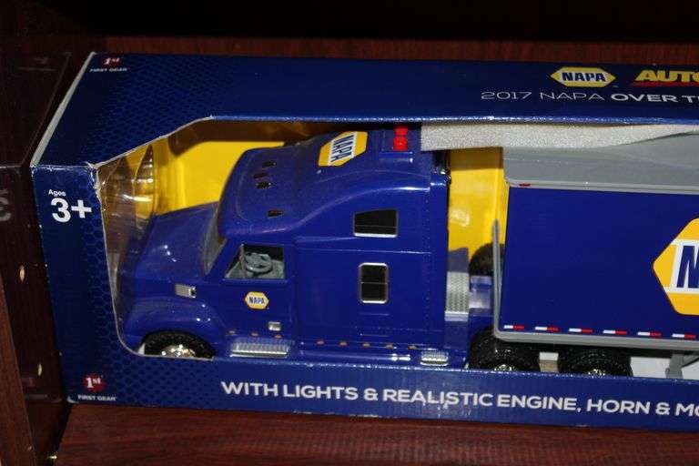 Napa Auto Parts Model Semi-Truck - Auction Ohio