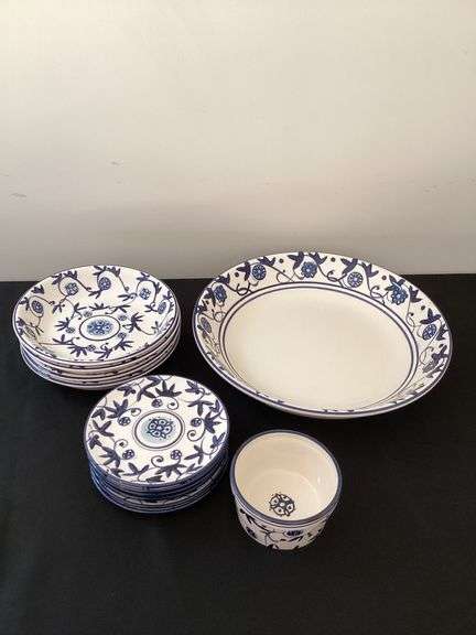 HD Designs Blue & White Dinnerware Set - Auction Ohio