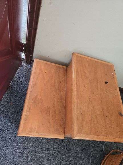 Vintage oak step stool - Auction Ohio