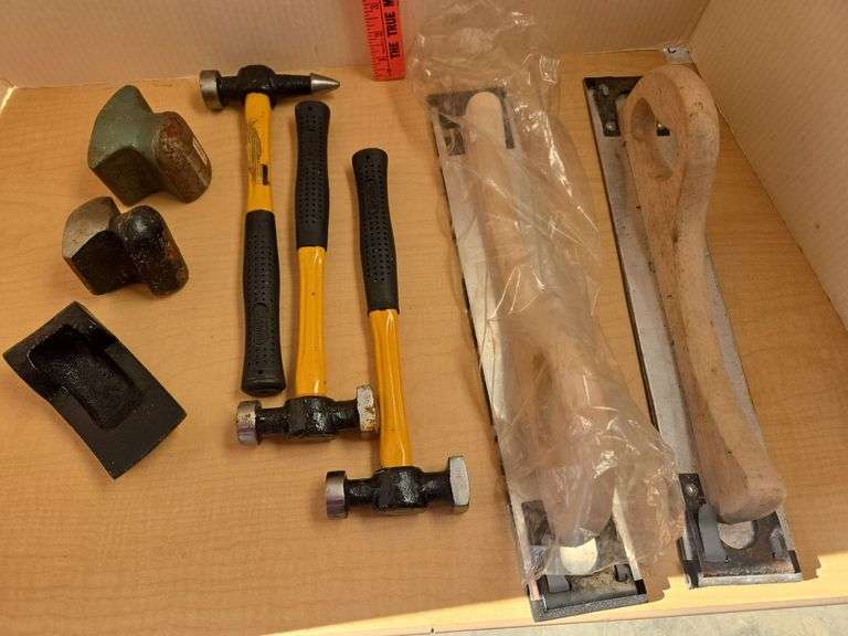 Assorted auto body repair tools. - Auction Ohio