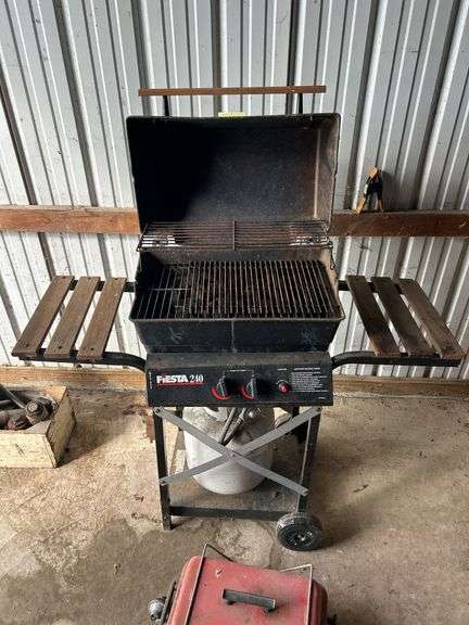 Fiesta 240 gas grill and table top grill - Auction Ohio