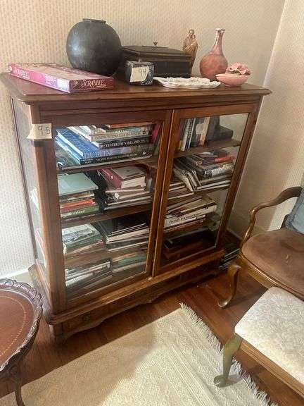 Glass-front wooden bookcase - Auction Ohio
