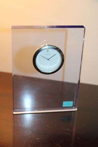 Hoya Crystal Clock - Auction Ohio