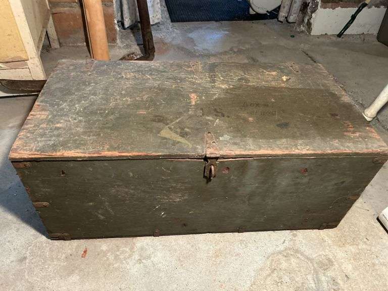US Army Trunk & Contents - Auction Ohio