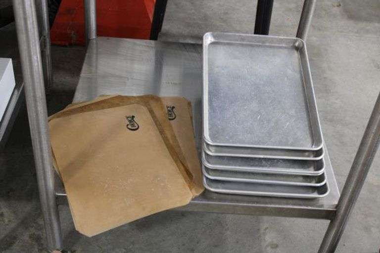 Aluminum Half Sheet Baking Trays with Non-Stick Baking Mats - Auction Ohio