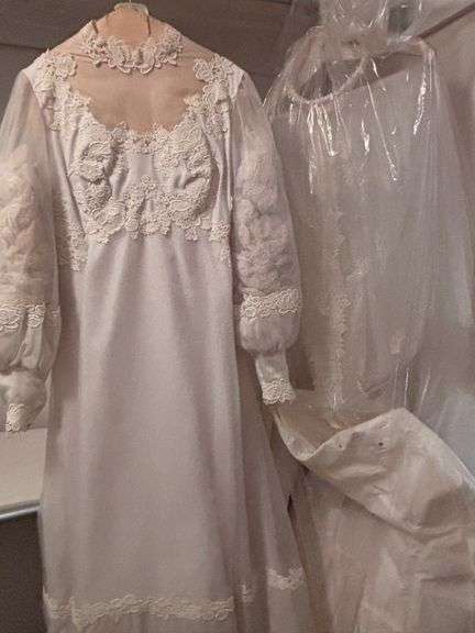 Wedding Dress - Auction Ohio
