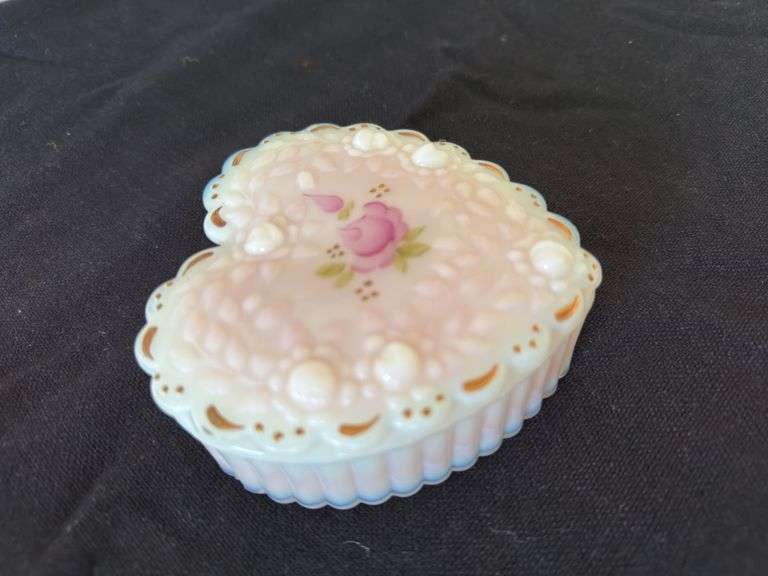 Fenton heart shaped trinket boxes - Auction Ohio