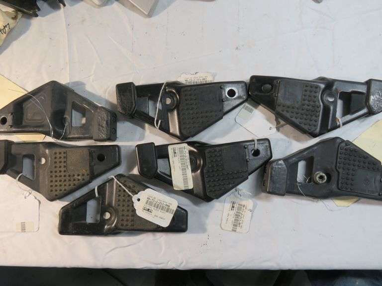 Various Oilhead foot peg mounts - Auction Ohio