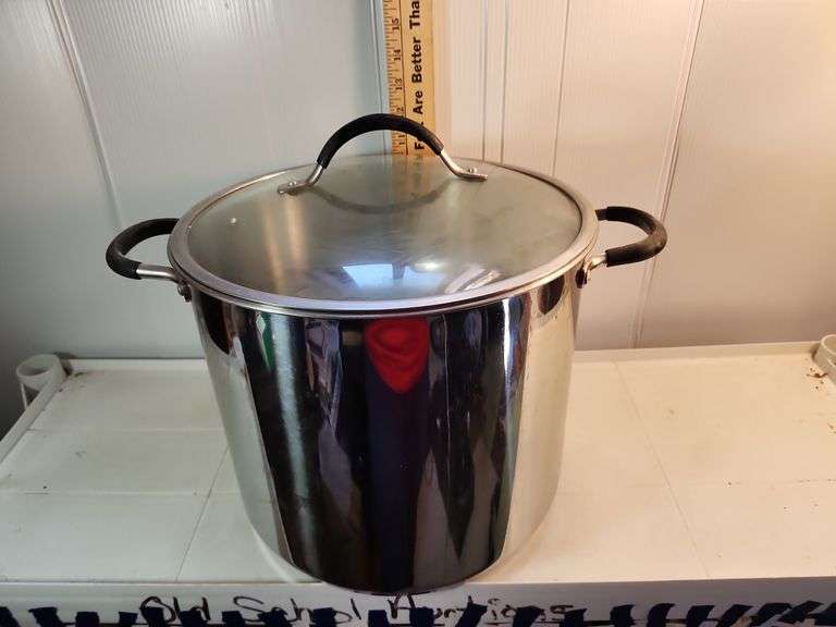 Le Gourmet Chef Pot With Lid 12"X11" - Auction Ohio