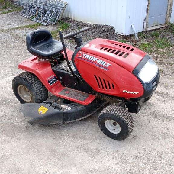 Troy-Bilt Pony riding lawn mower - Auction Ohio